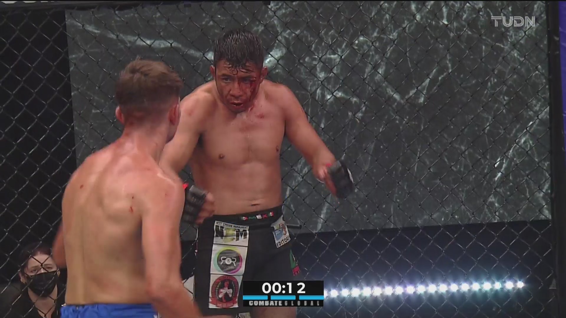 Patrick Lehane muestra su poder y hace sangrar a Isaac Ruelas ...