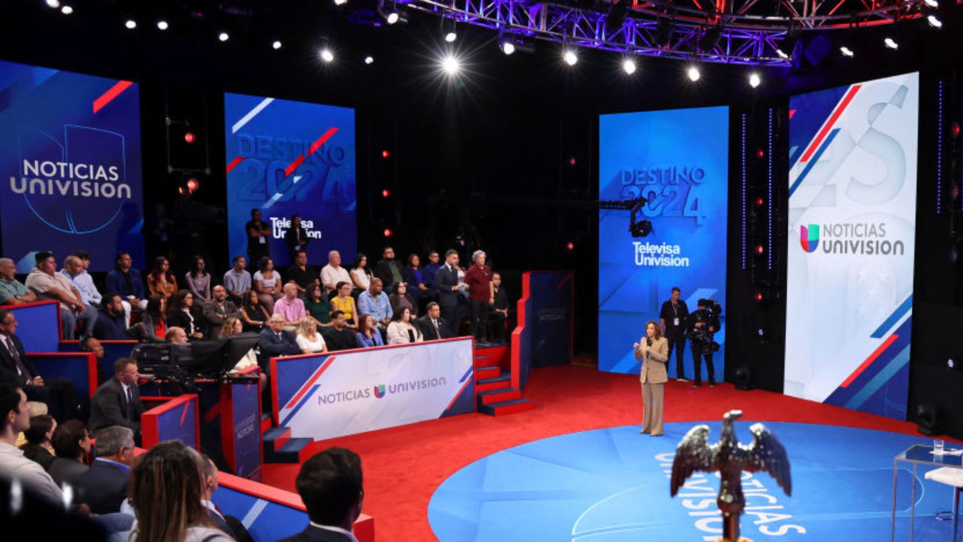 Es falso que Kamala Harris usara teleprompter en foro con Univision ...