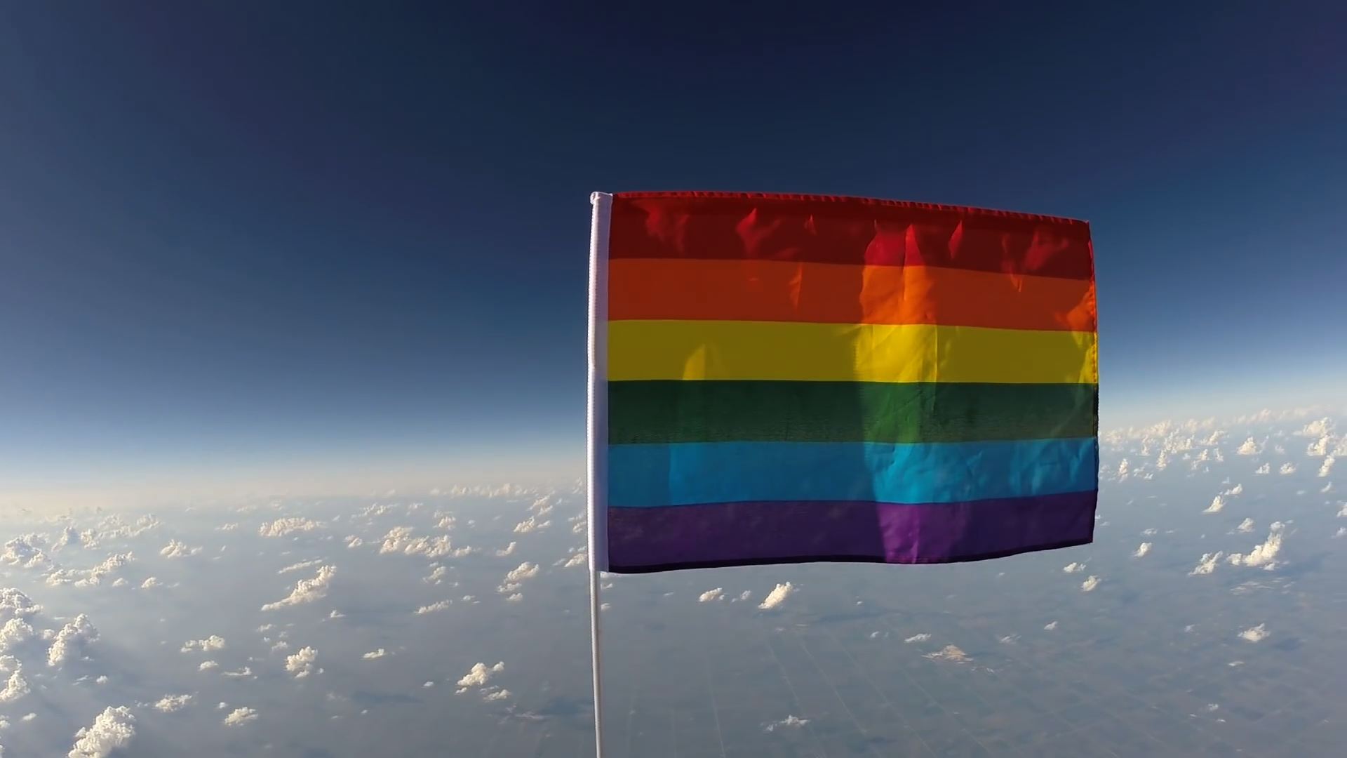 Llega al espacio la primera bandera LGBT | Noticias Univision Comunidad ...