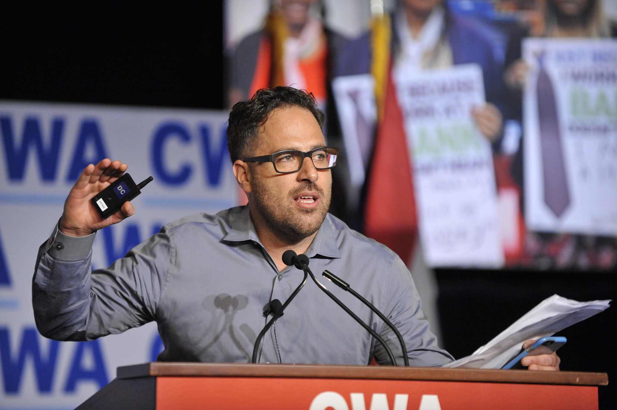 El hispano que coordinó la campaña de Sanders en California llega a ...