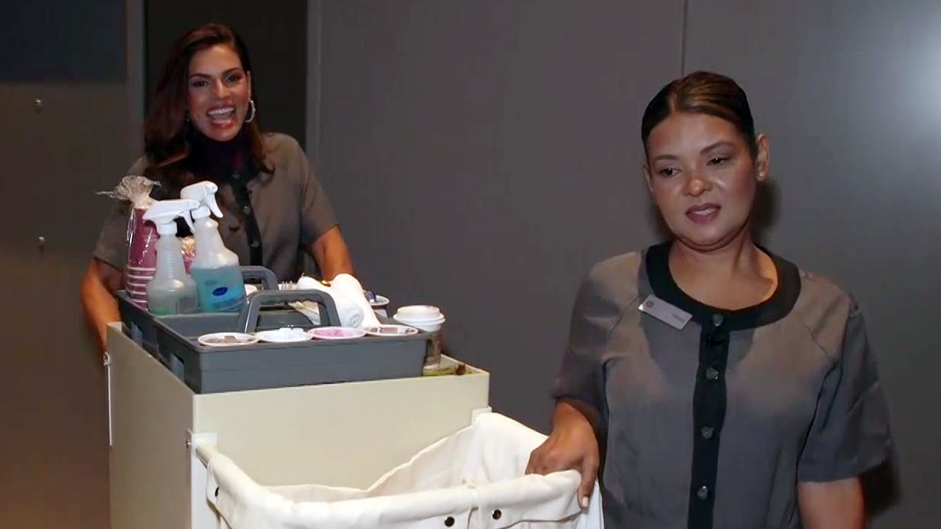 Damaris Diaz acompañó en su trabajo a una empleada de limpieza de un ...