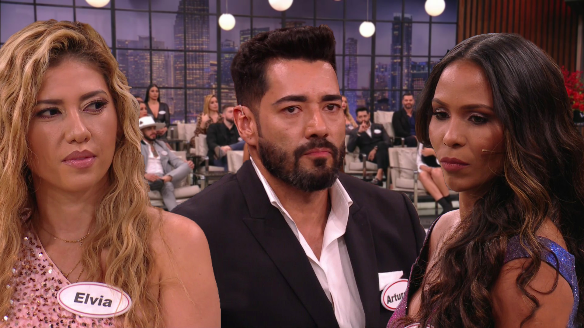 La polémica entre Elvia, Hilsis y Arturo se reavivó y ahora más amorosos se involucraron ...