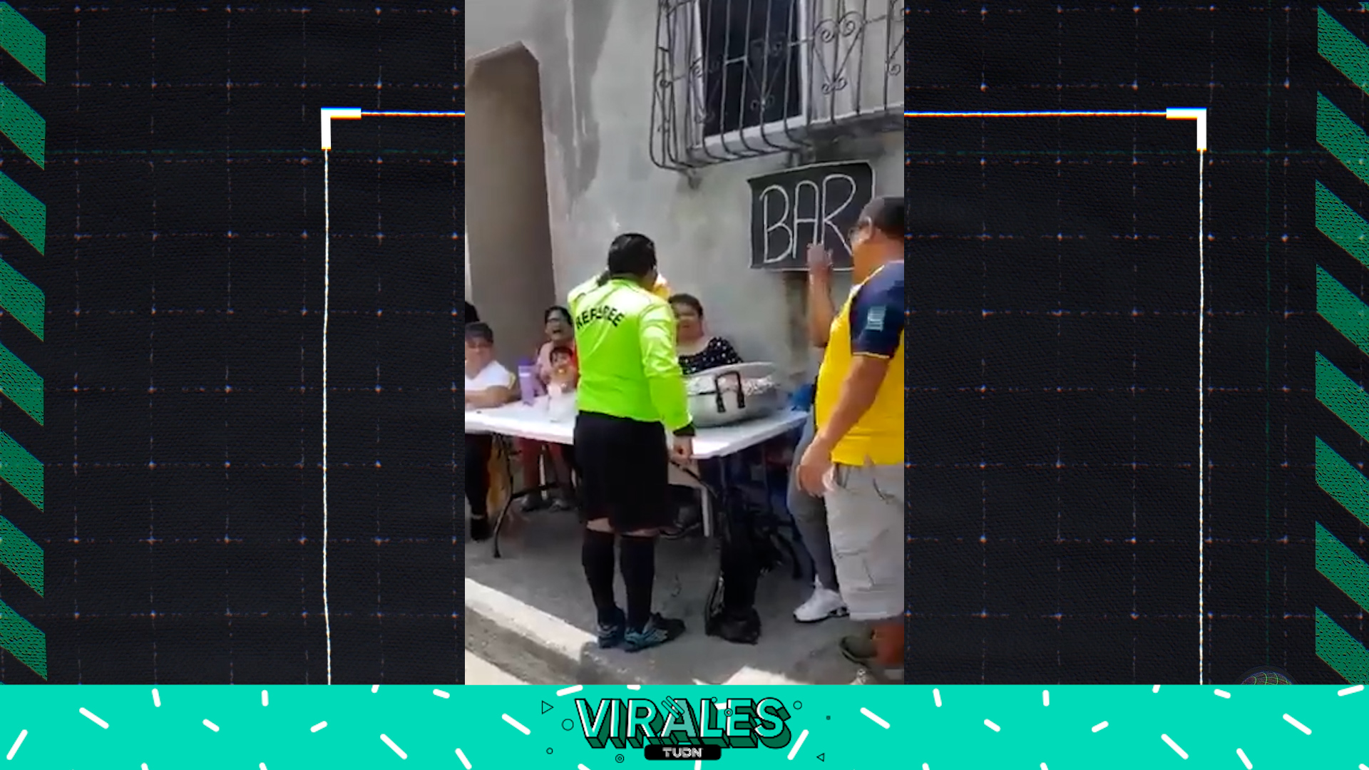 Árbitro va al BAR en pleno partido de barrio | TUDN Deportes Homepage ...