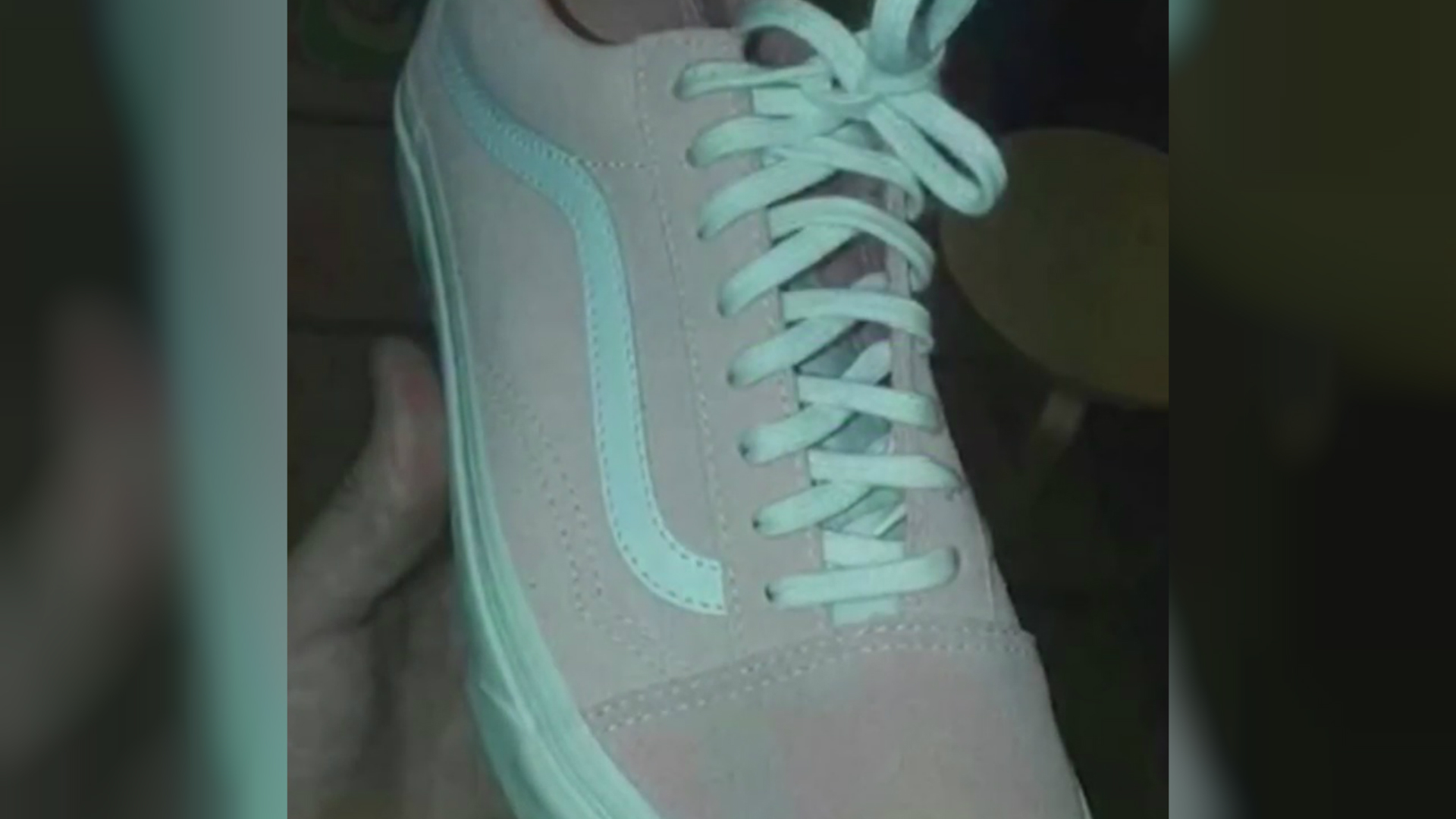 Azul y gris o rosa y blanco: ¿De qué color son estos zapatos ...