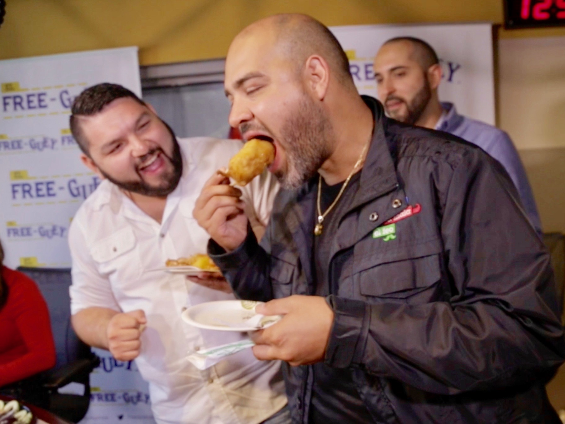 El Pelon no le tuvo miedo al chile del Free-guey show | Estaciones de ...