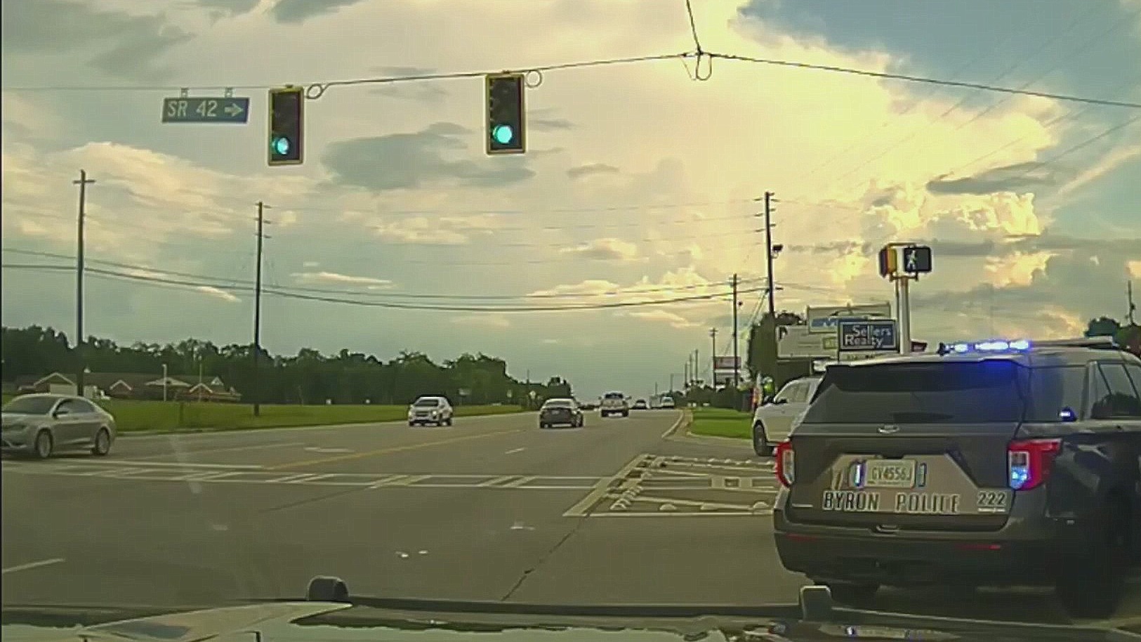 Conductora con un bebé a bordo inicia una persecución para evitar ser ...