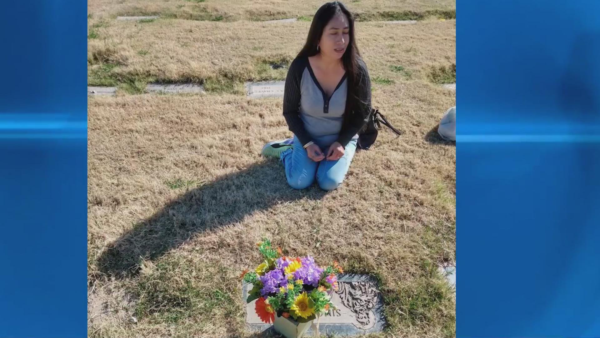 Mujer viaja desde México para ver la tumba de su padre y conocer a sus ...