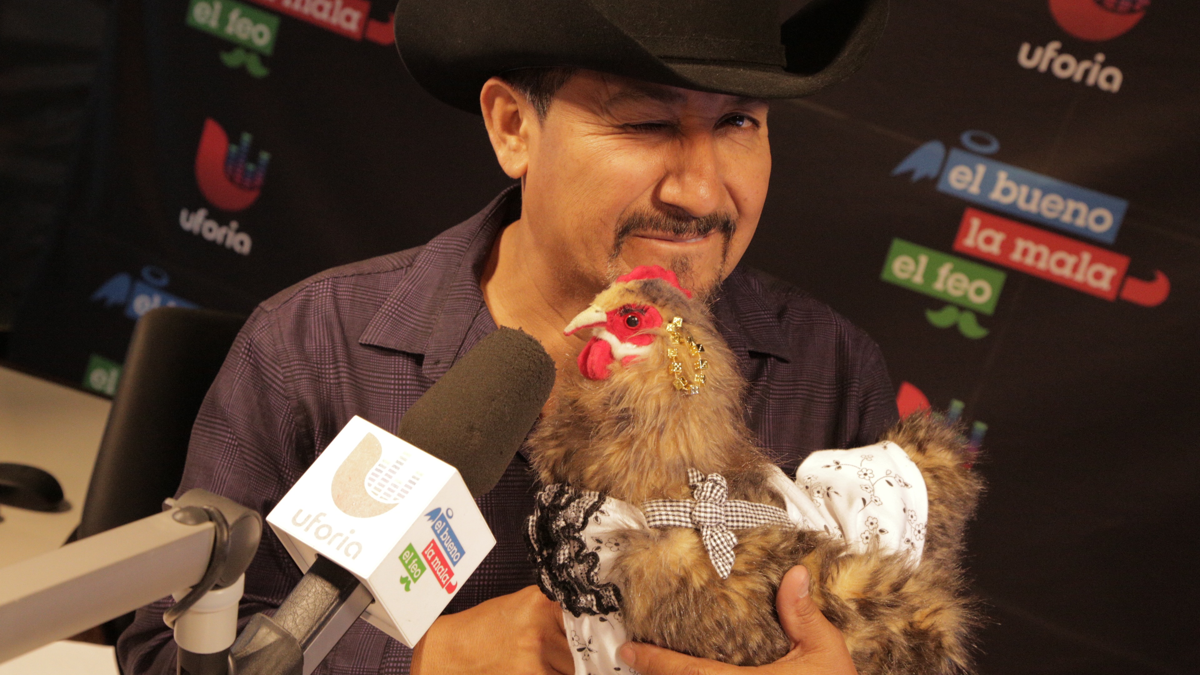 La Gallina Vidente cambia de 'look' para llegar a Hollywood | Video ...