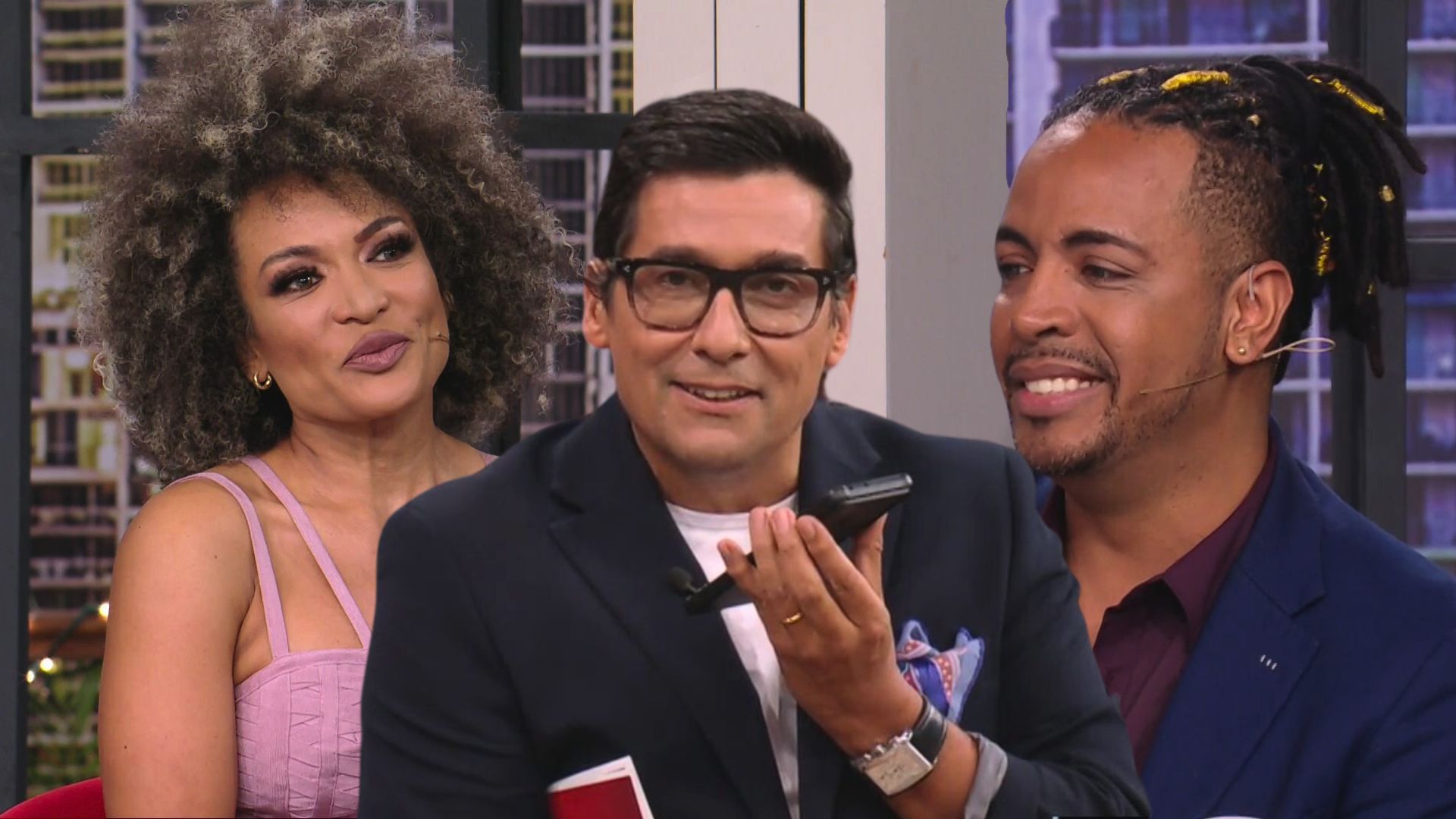 La puerta de Juan Carlos y su flechada dio pie a una duda que la esposa ...