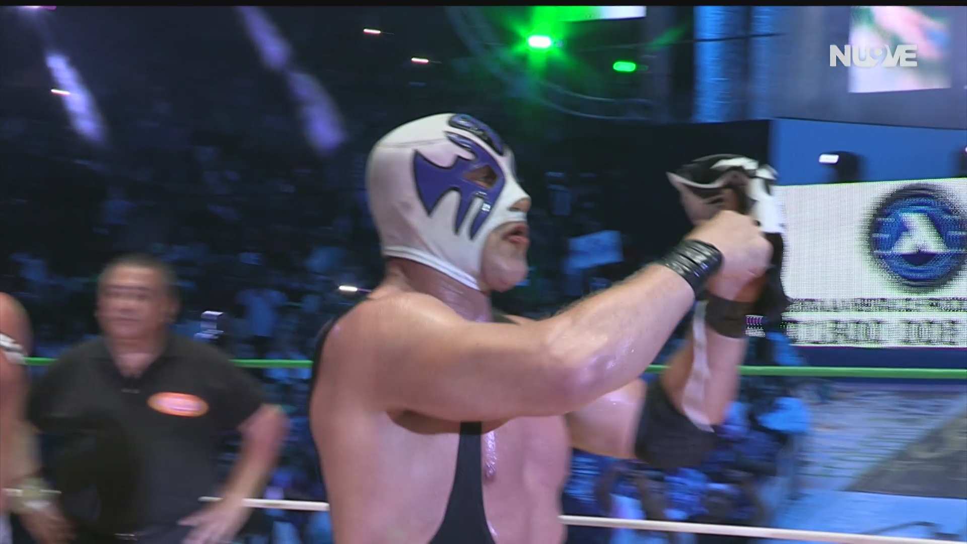 Atlantis deja sin máscara a Último Guerrero en el 81 aniversario del ...