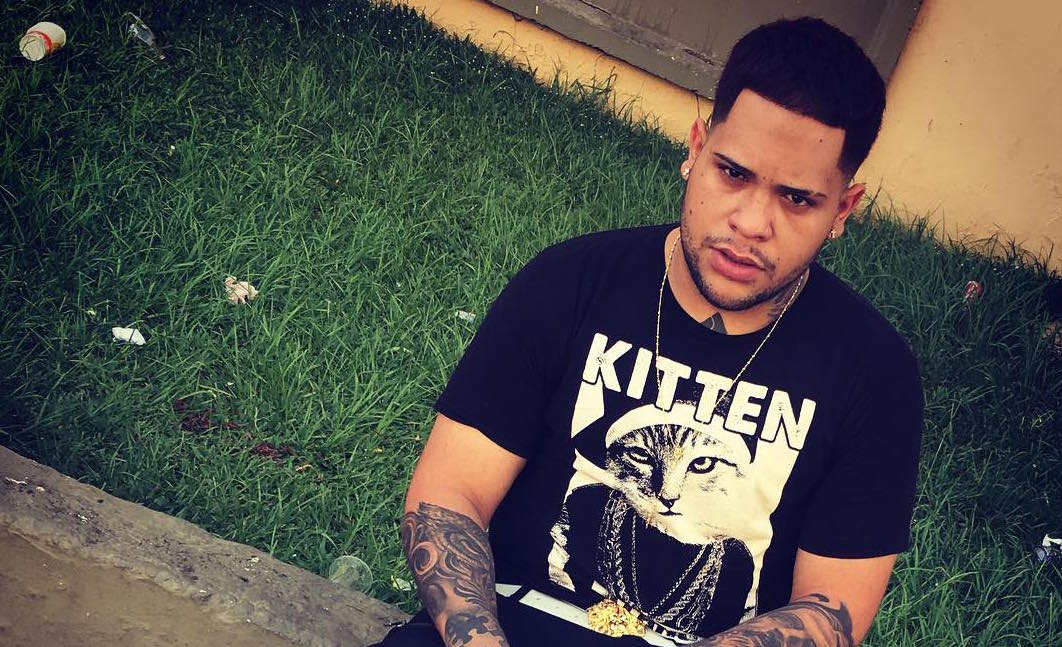 El rapero Almighty pide ayuda entre lágrimas | Estaciones de Radio ...