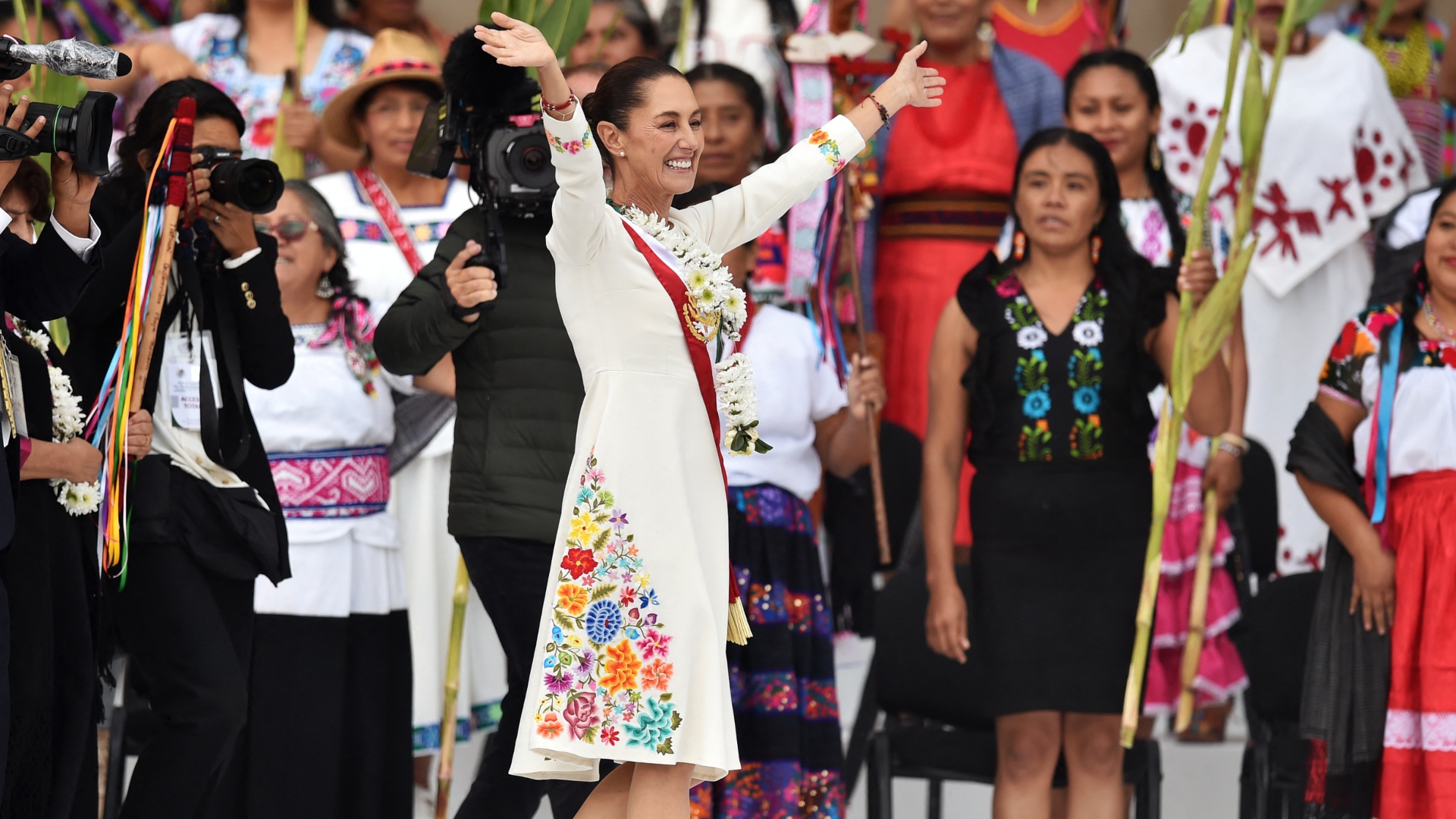 Te contamos la historia detrás del vestido que utilizó Claudia ...