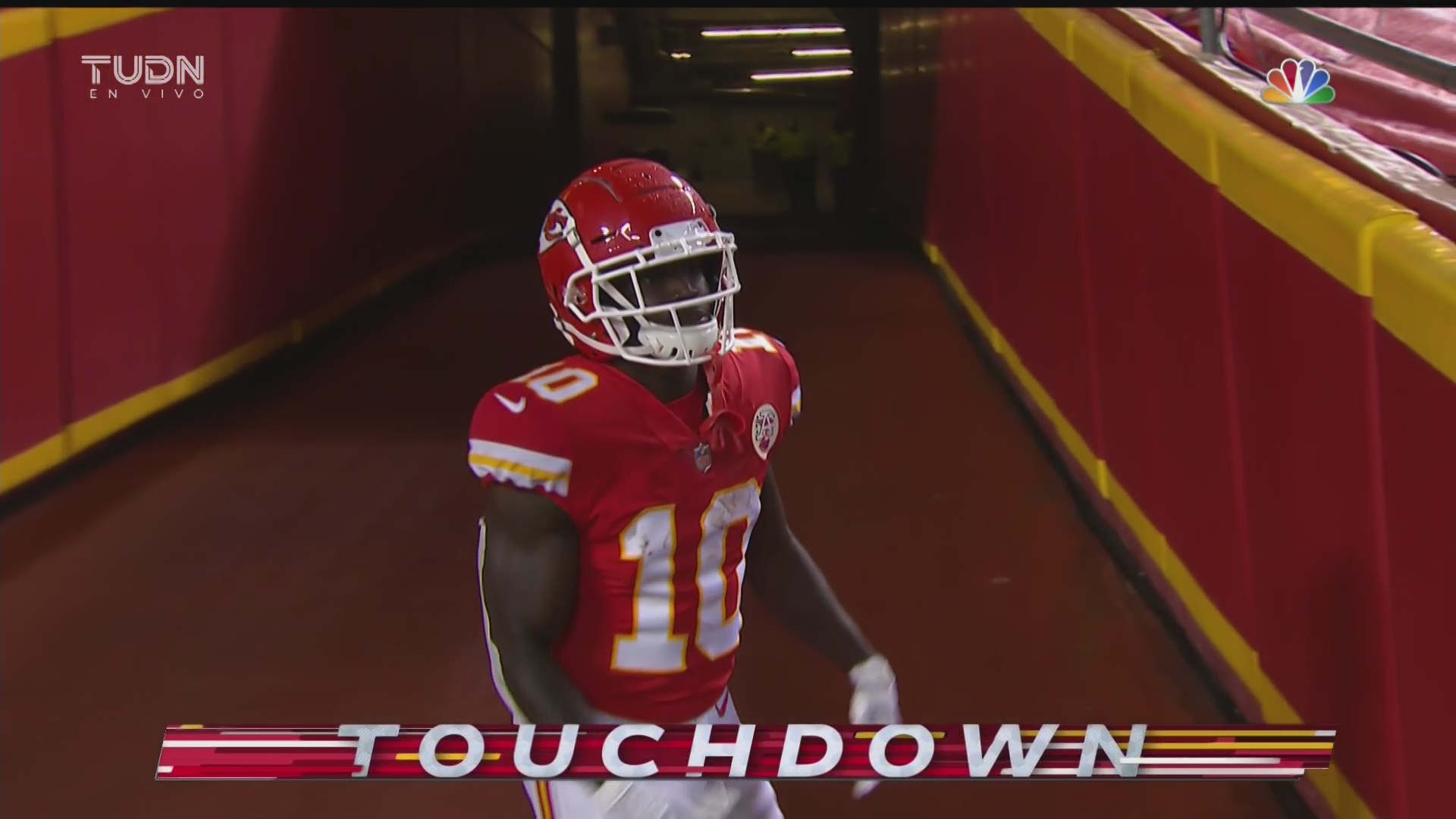 ¡Touchdown Chiefs! Tyreek Hill atrapa el ovoide en las diagonales ...