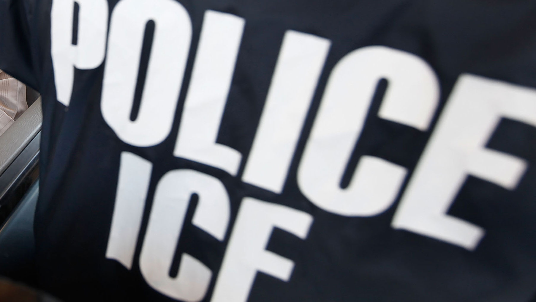 Así entraron a una casa los agentes de ICE durante una redada en ...