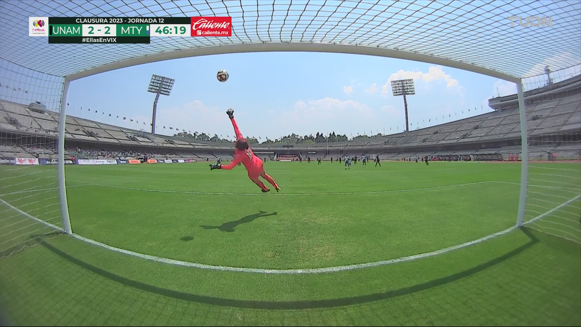 ¡Hermosa postal! Alejandría Godínez saca con la uñas el tiro de Garza ...