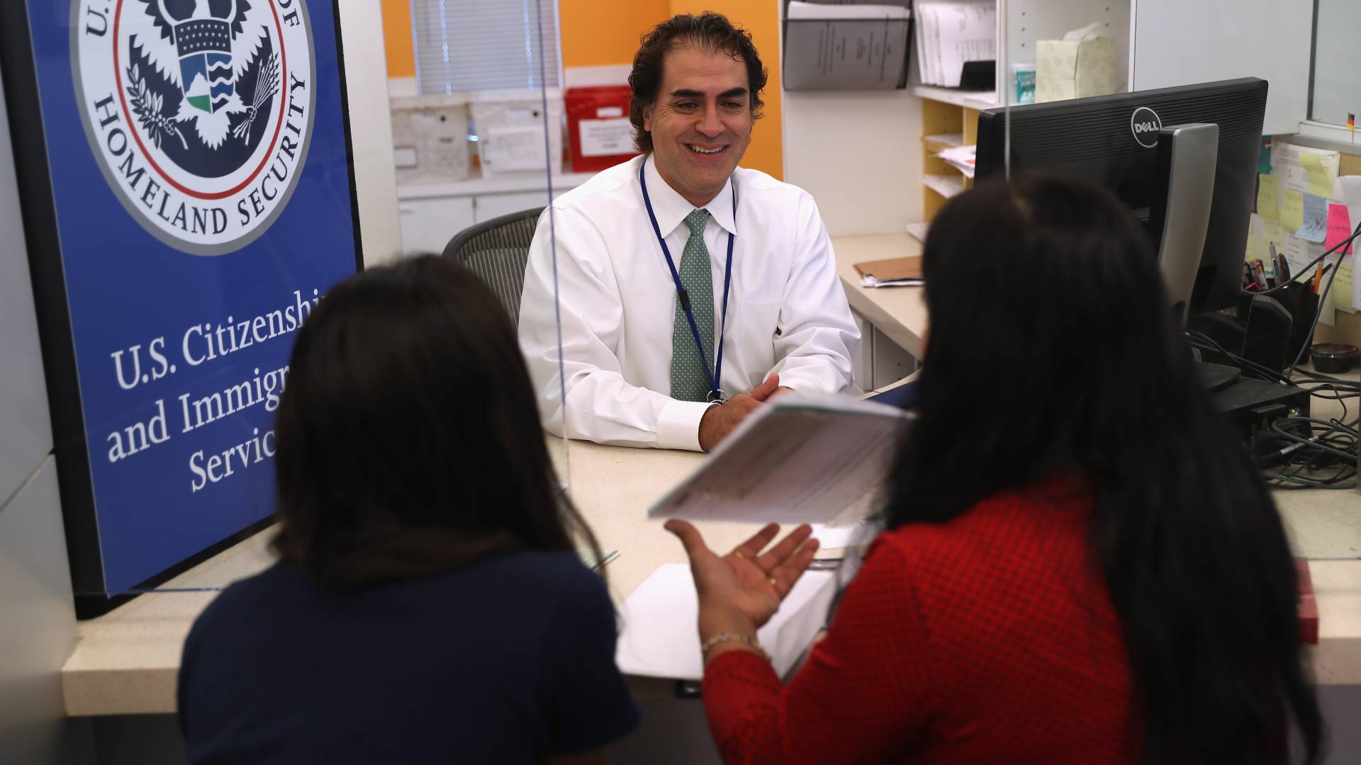 Trámite de petición de asilo de USCIS obliga llevar a cita un ...