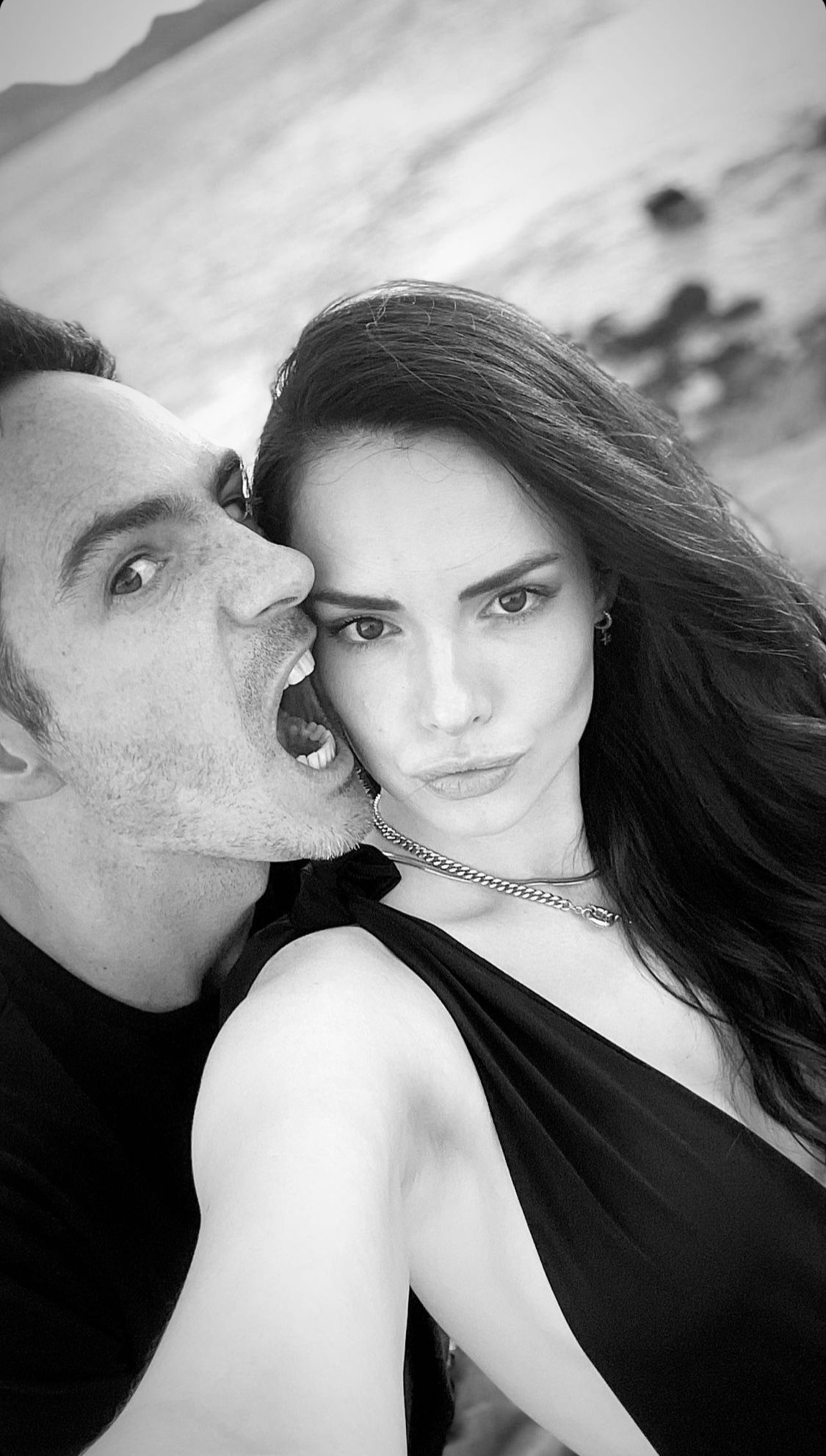 Mauricio Ochmann y su novia Paulina Burrola derraman miel en sus ...