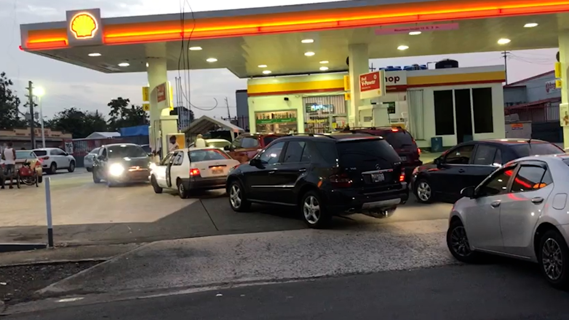 Saturan gasolineras tras incendio en central eléctrica de Monacillos ...