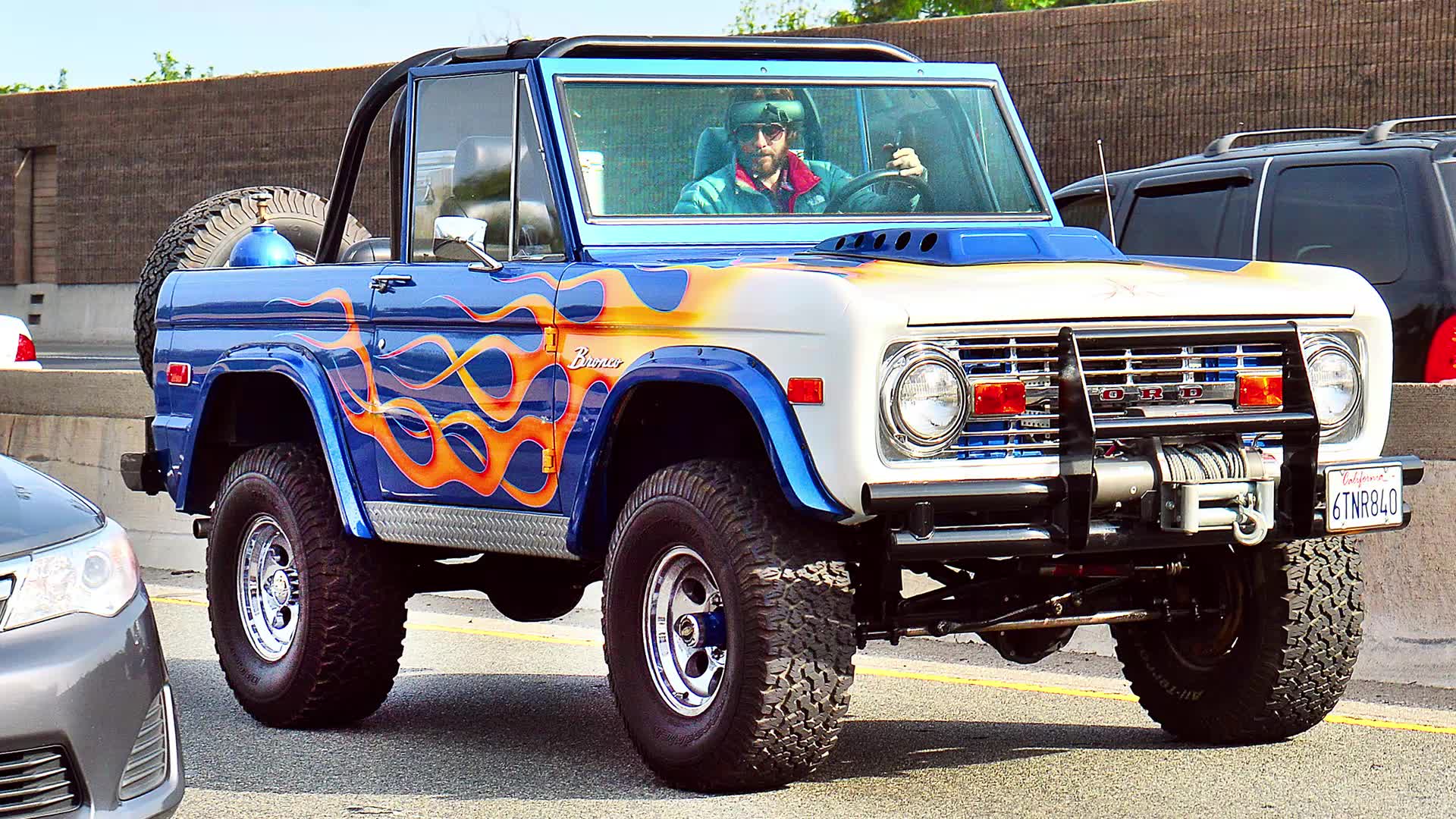 Jared Leto muestra su Ford Bronco clásico | Univision Famosos | Univision