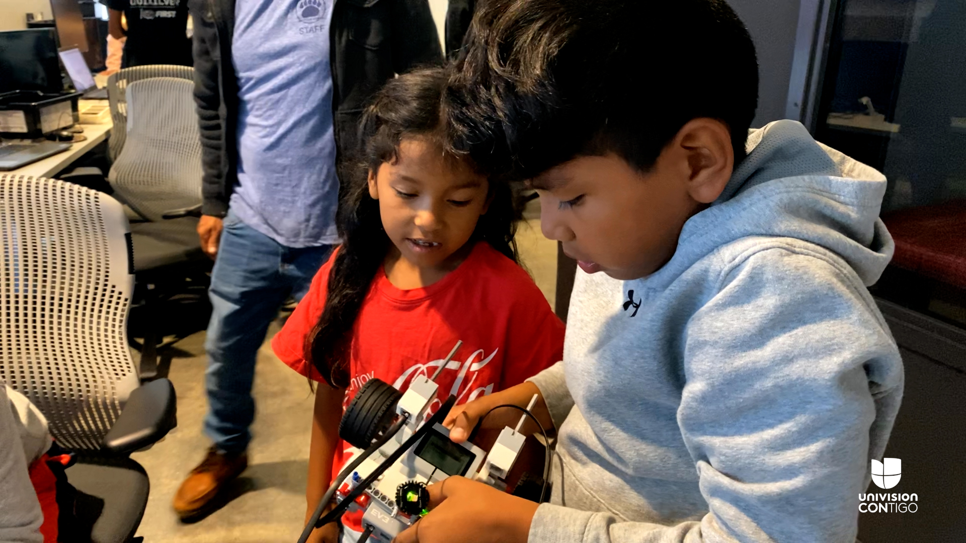 Niños aprenden a crear y a programar sorprendentes robots con Legos ...