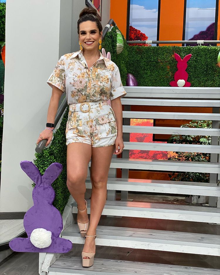 Tania Rincón hace su debut oficial como conductora principal del ...