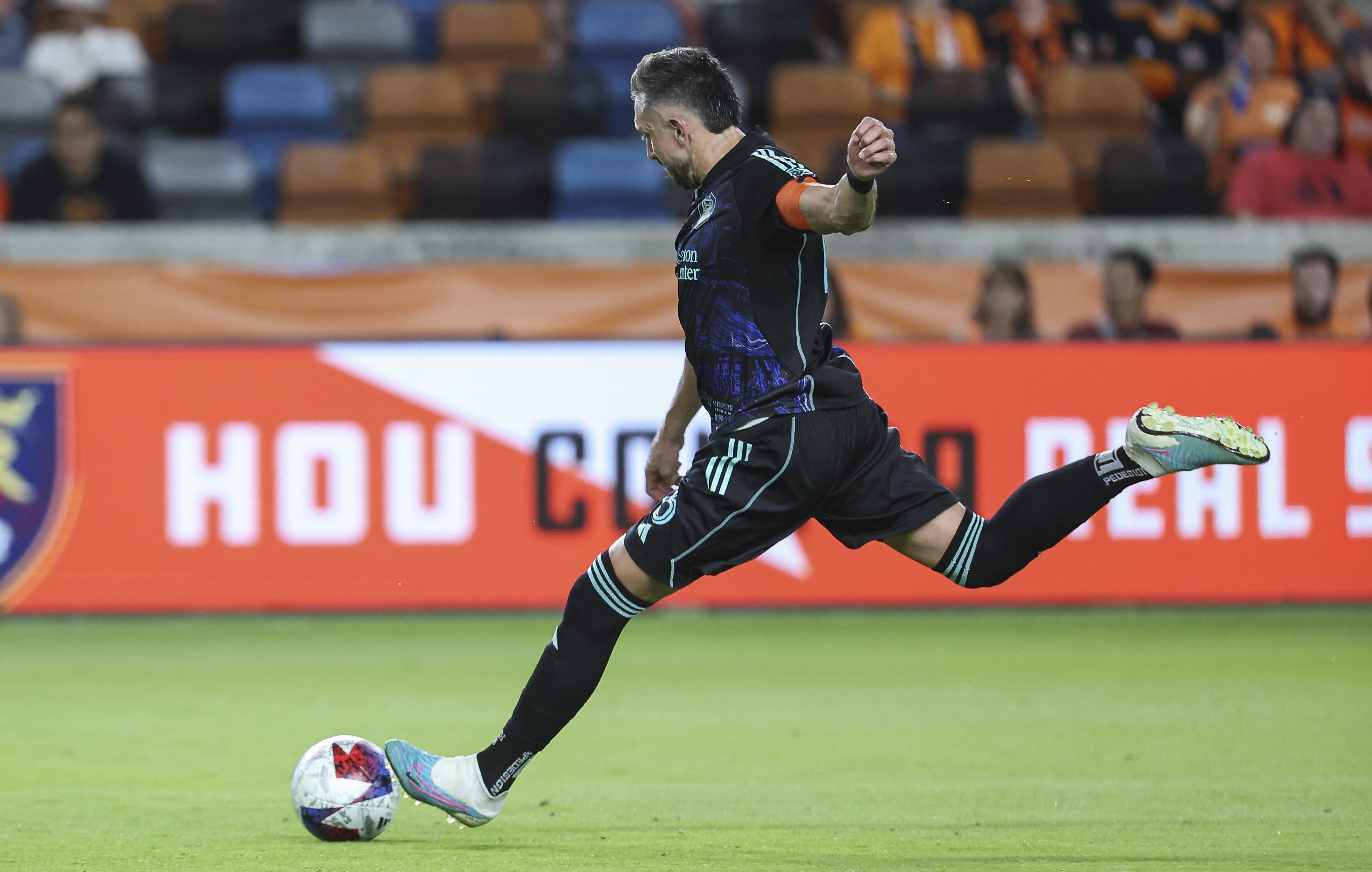 Dardo envenenado de Héctor Herrera salva a Houston en el clásico | TUDN ...