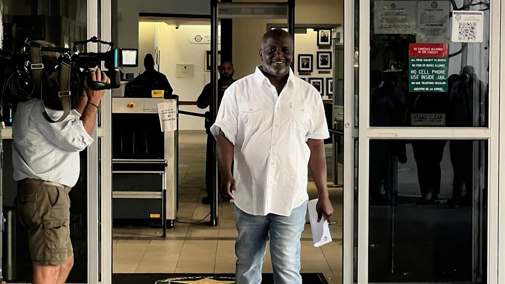 Este hombre fue liberado luego de pasar 34 años en prisión por un ...