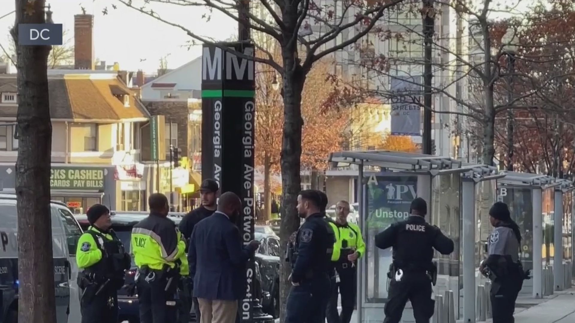 Un menor de 14 años fue baleado en estación del sistema metro | Video ...