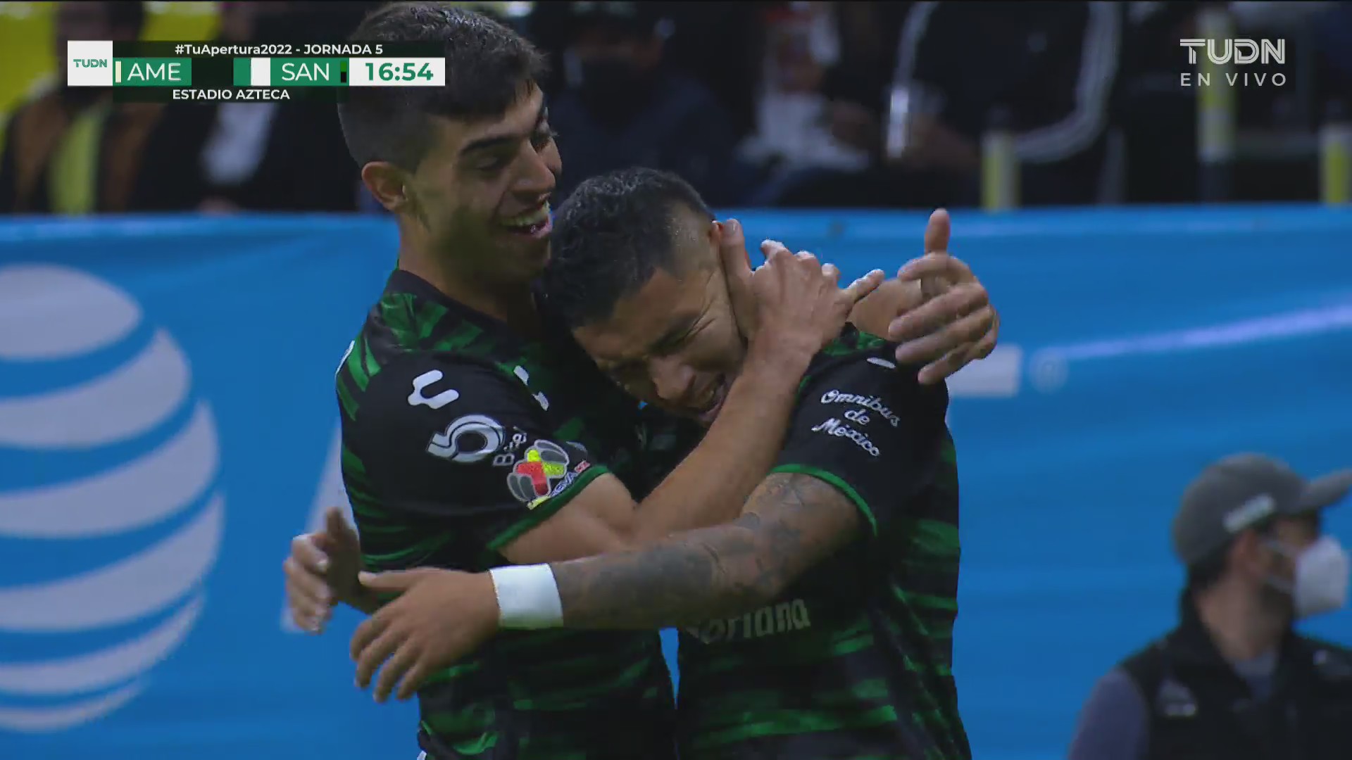 ¡Una calca! Leo Suárez marca doblete y coloca el 1-2 para Santos ...