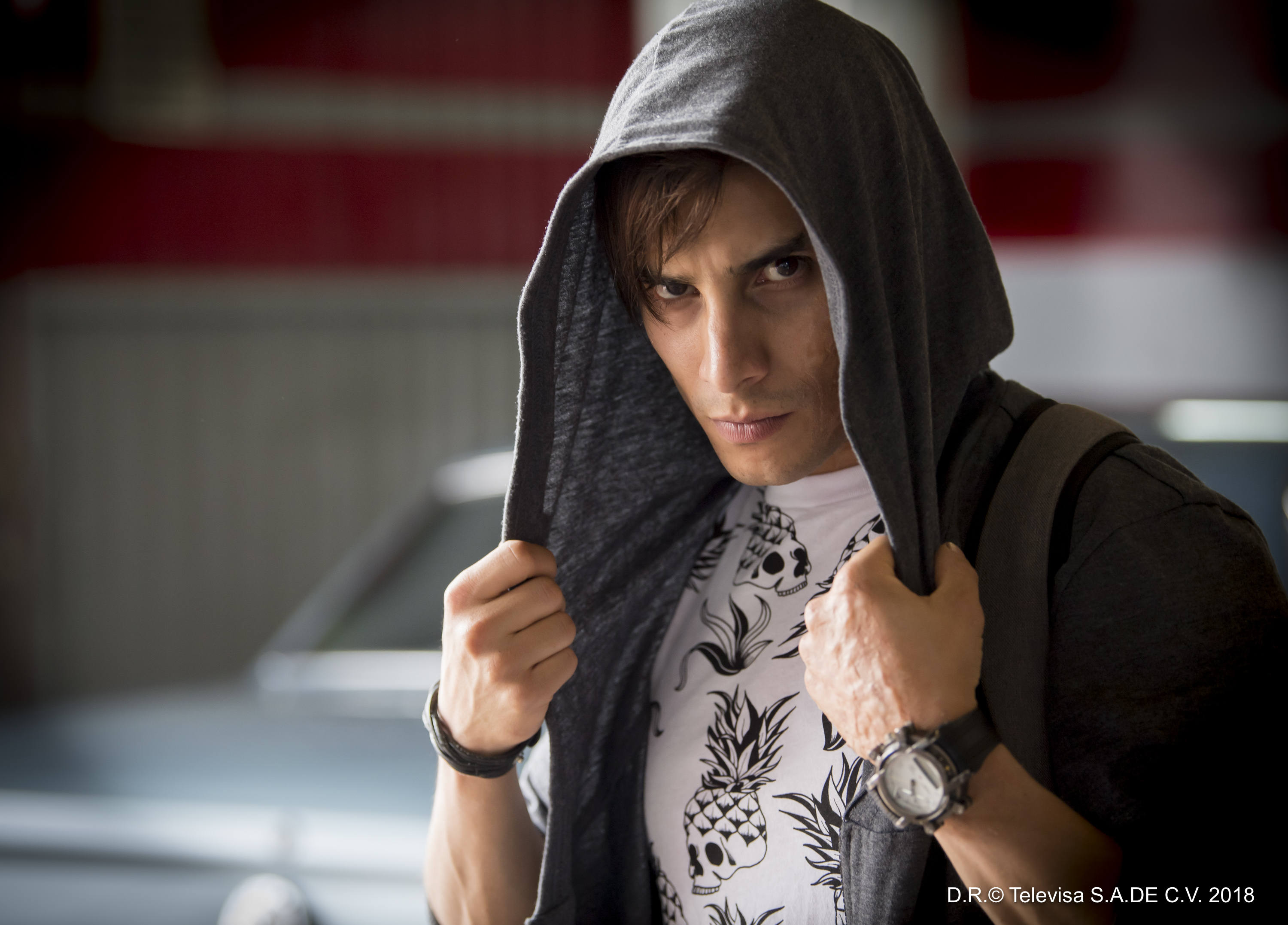 Álex Perea recuerda cómo encontró el amor en el set de Sin Miedo a la ...