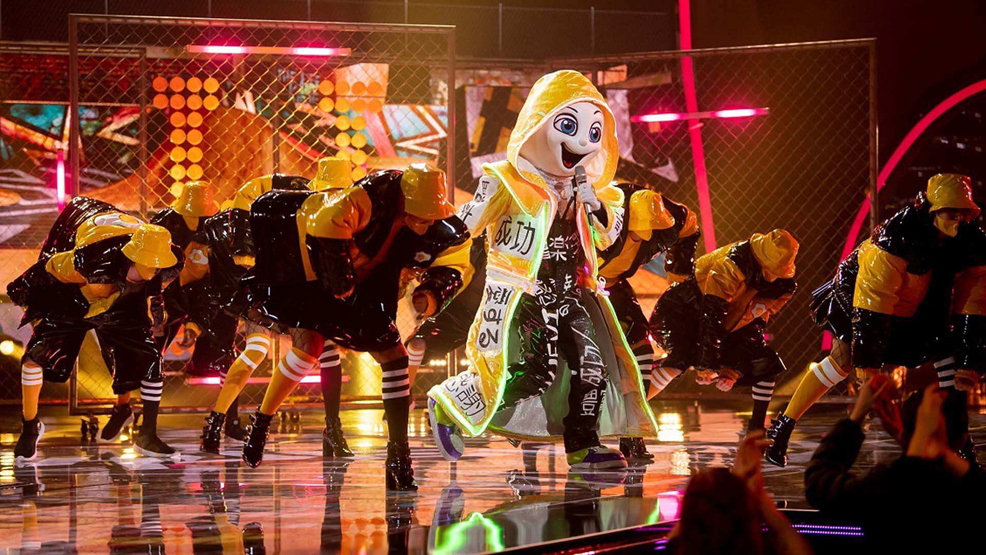 La Hueva canta ‘Tan enamorados’ al estilo de CNCO | Shows ¿Quién es la ...