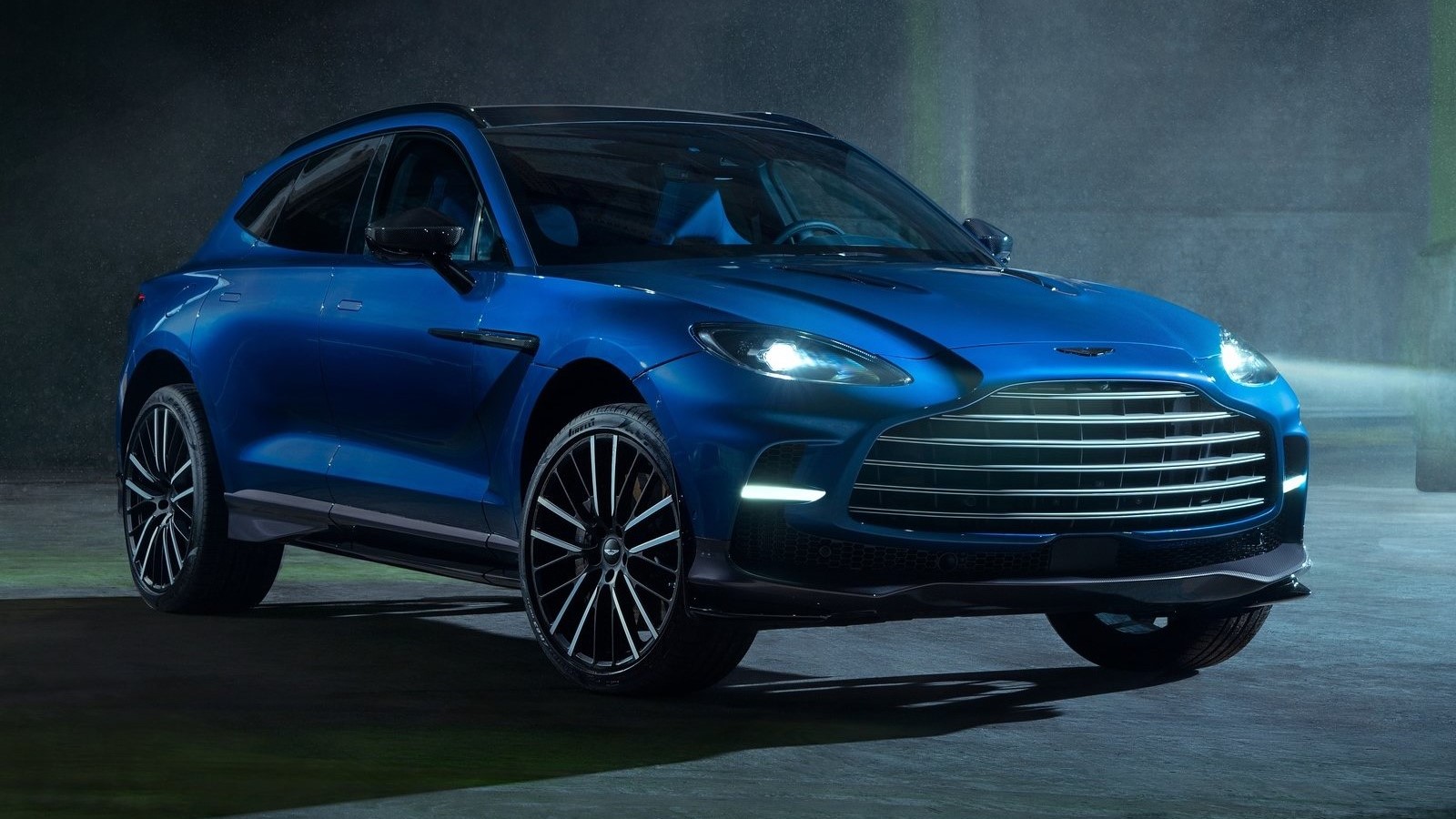 Aston Martin DBX707 2023: la SUV que busca ser la más extrema de todas | A Bordo | Univision