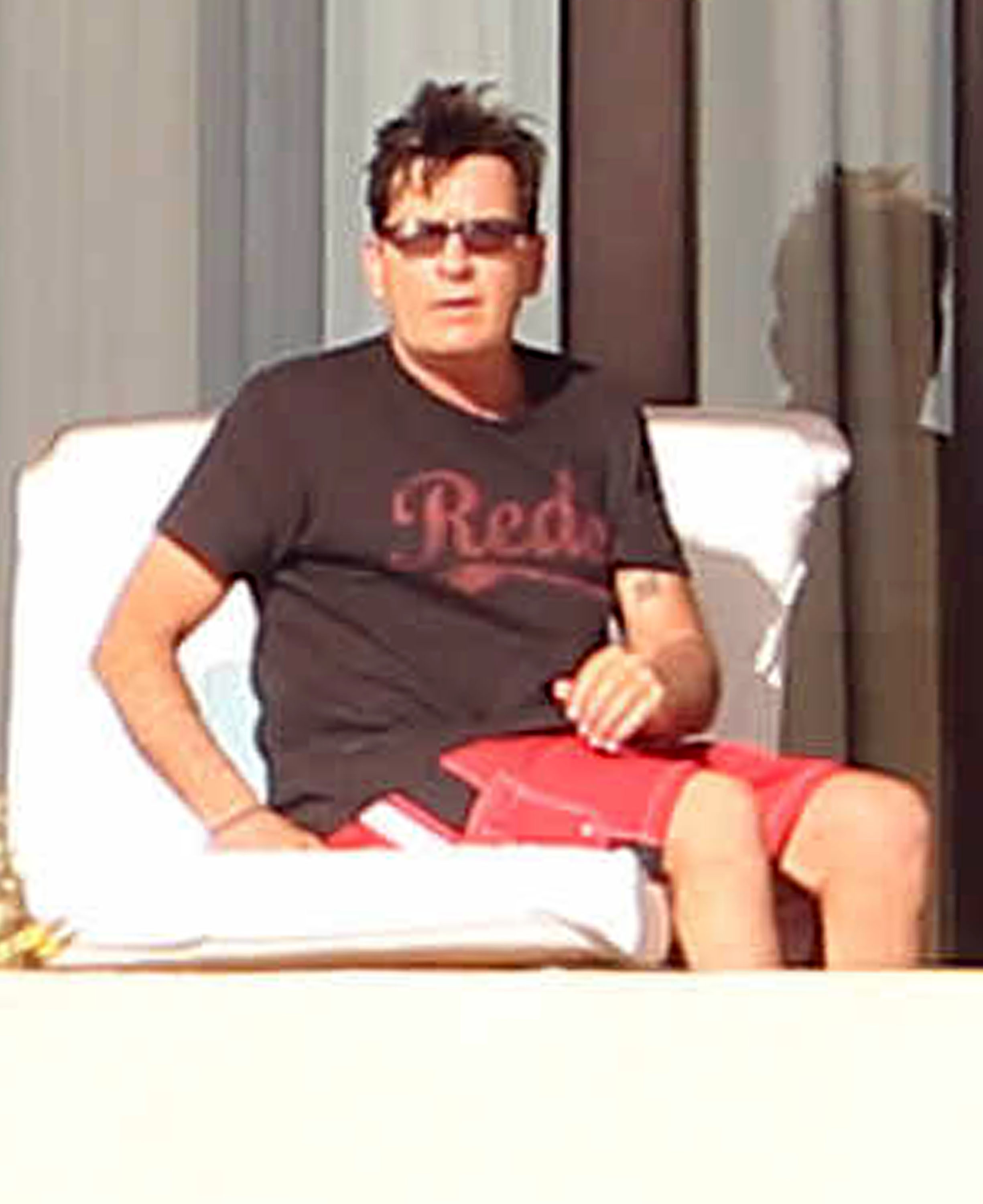 Charlie Sheen se relaja en Cabo San Lucas | Univision Famosos | Univision