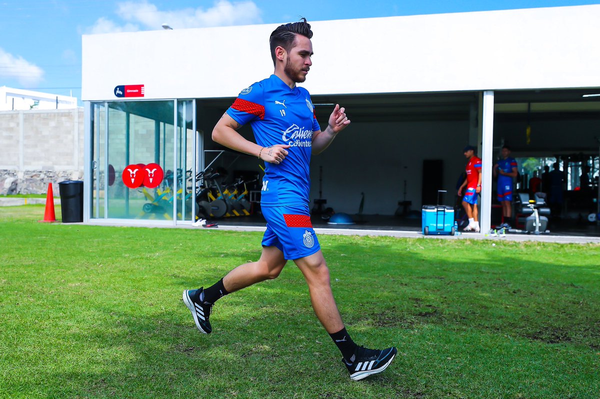 Chivas espera regreso importante: Jesús Angulo tiene primer contacto ...