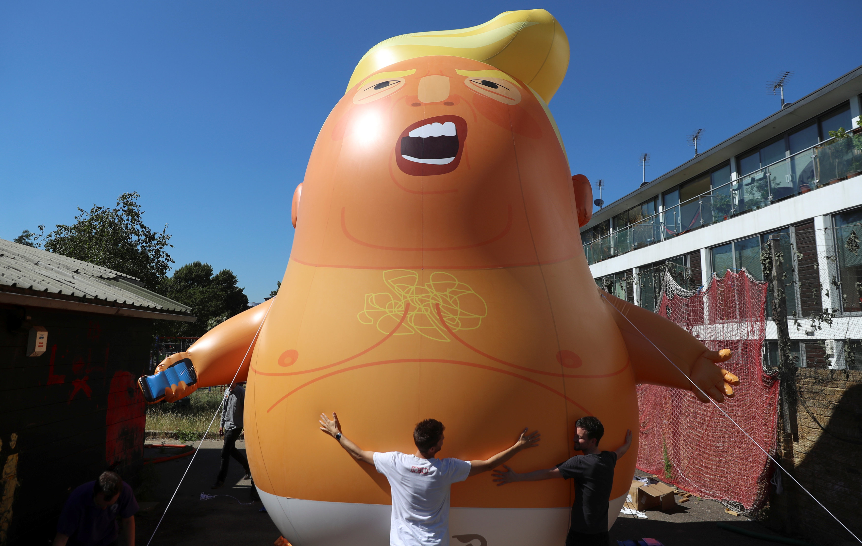 Un 'bebé Trump' inflable, gigante y naranja con el que quieren recibir ...