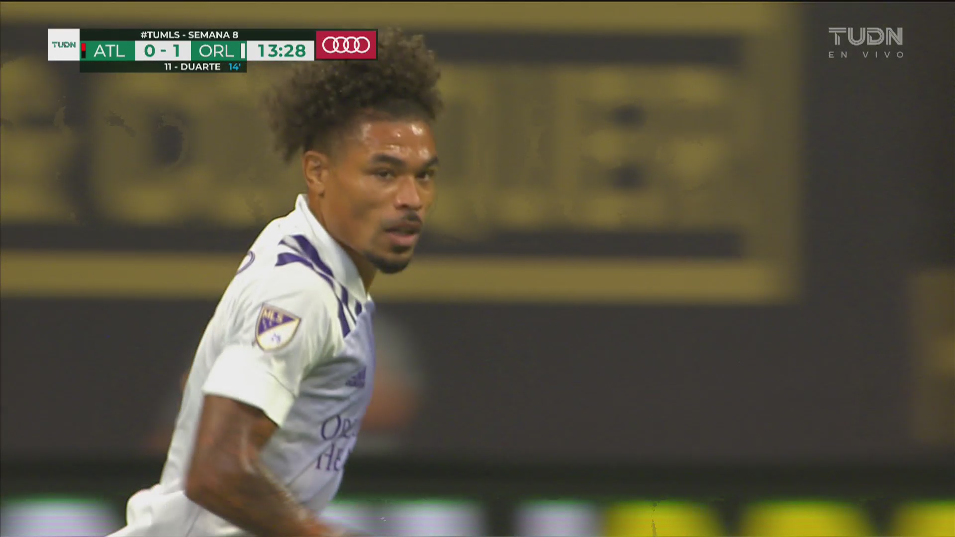 ¿Quién lo marca? Júnior Urso sorprende a todos en el área y anota el 0 ...