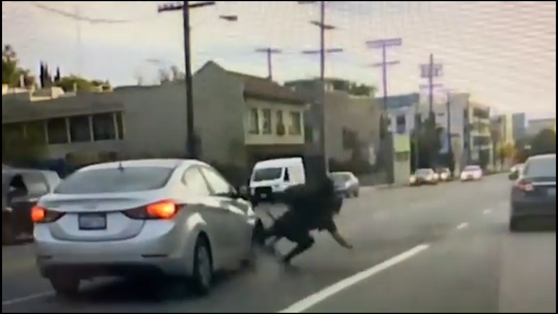Un carro atropella a un hombre en bicicleta y escapa del lugar sin ...