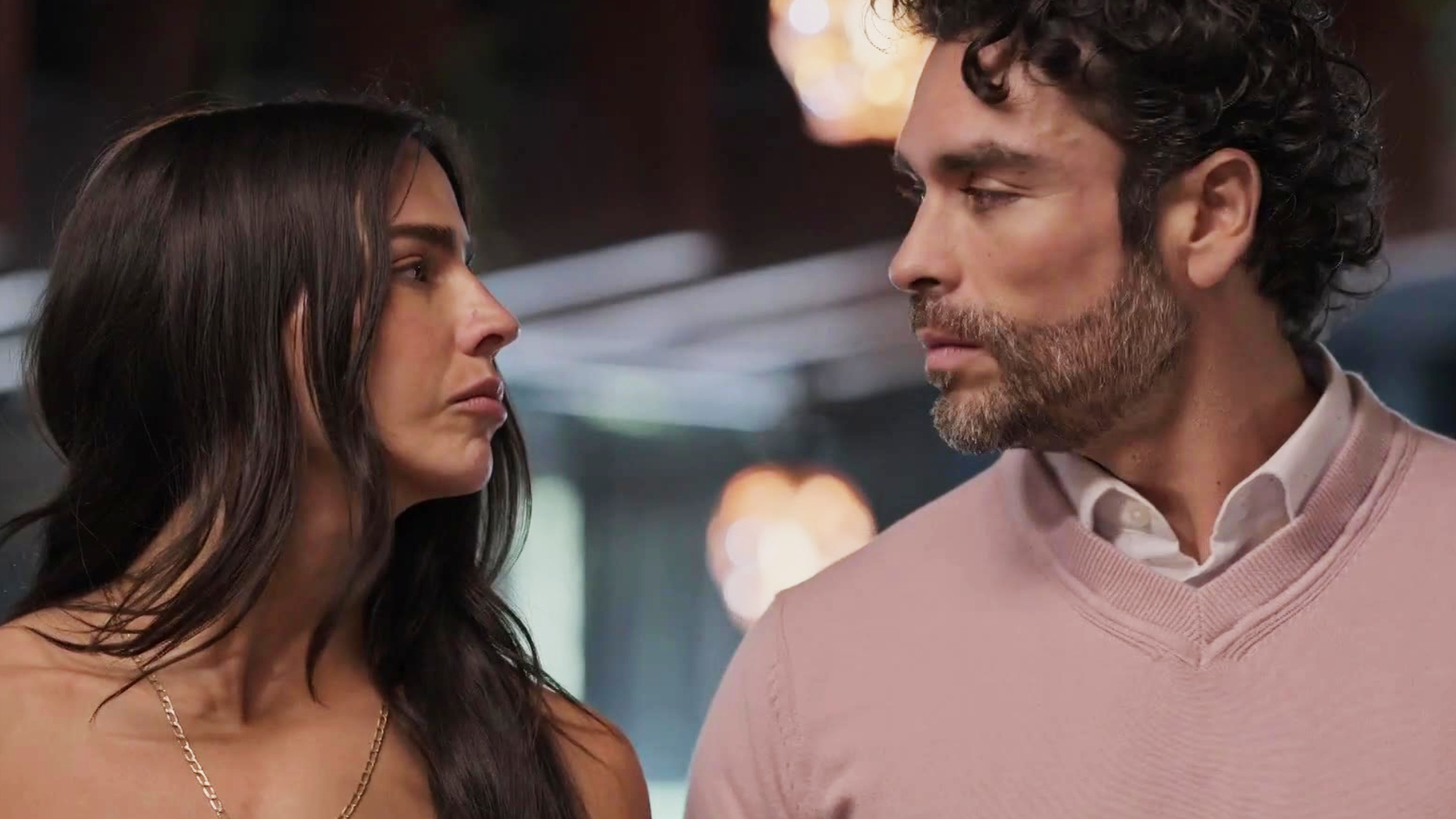 LALOLA: Facundo y Lola se besan, ella duda en querer volver a ser hombre | Series LALOLA | Univision