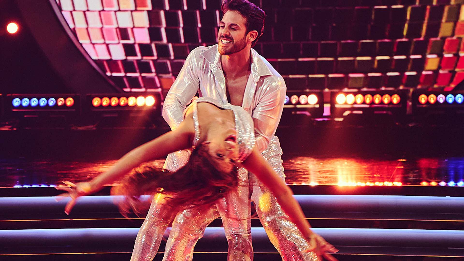 Lambda García se convierte en el John Travolta de Mira Quién Baila ¡La Revancha! | Shows Mira ...