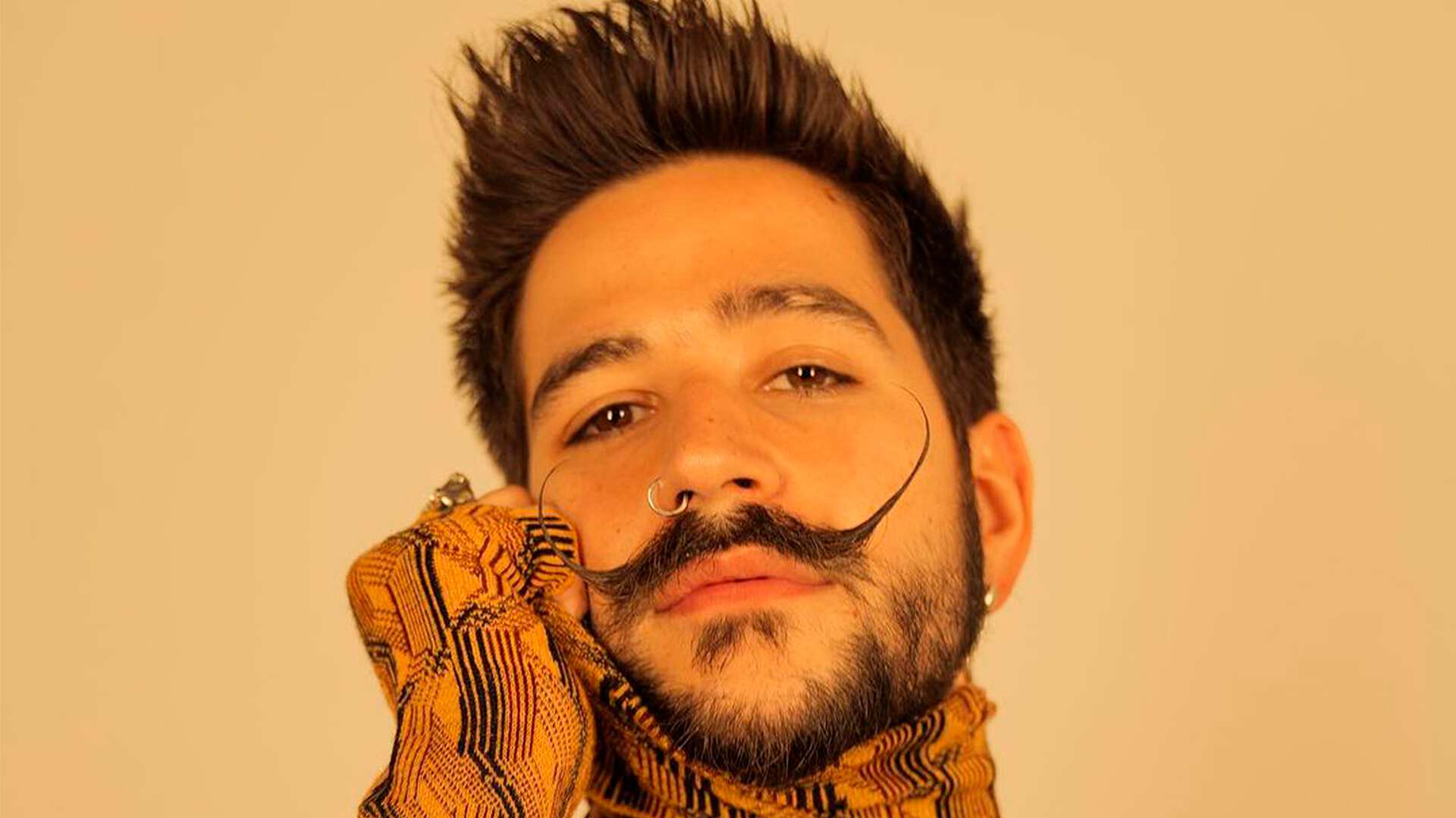 Así luce Camilo con su bigote despeinado y sin gel | Shows Telehit ...