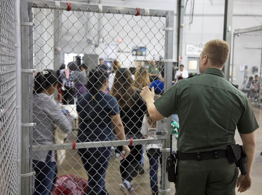 Children in cages, a symbol of Trump’s America | Univision News | Univision