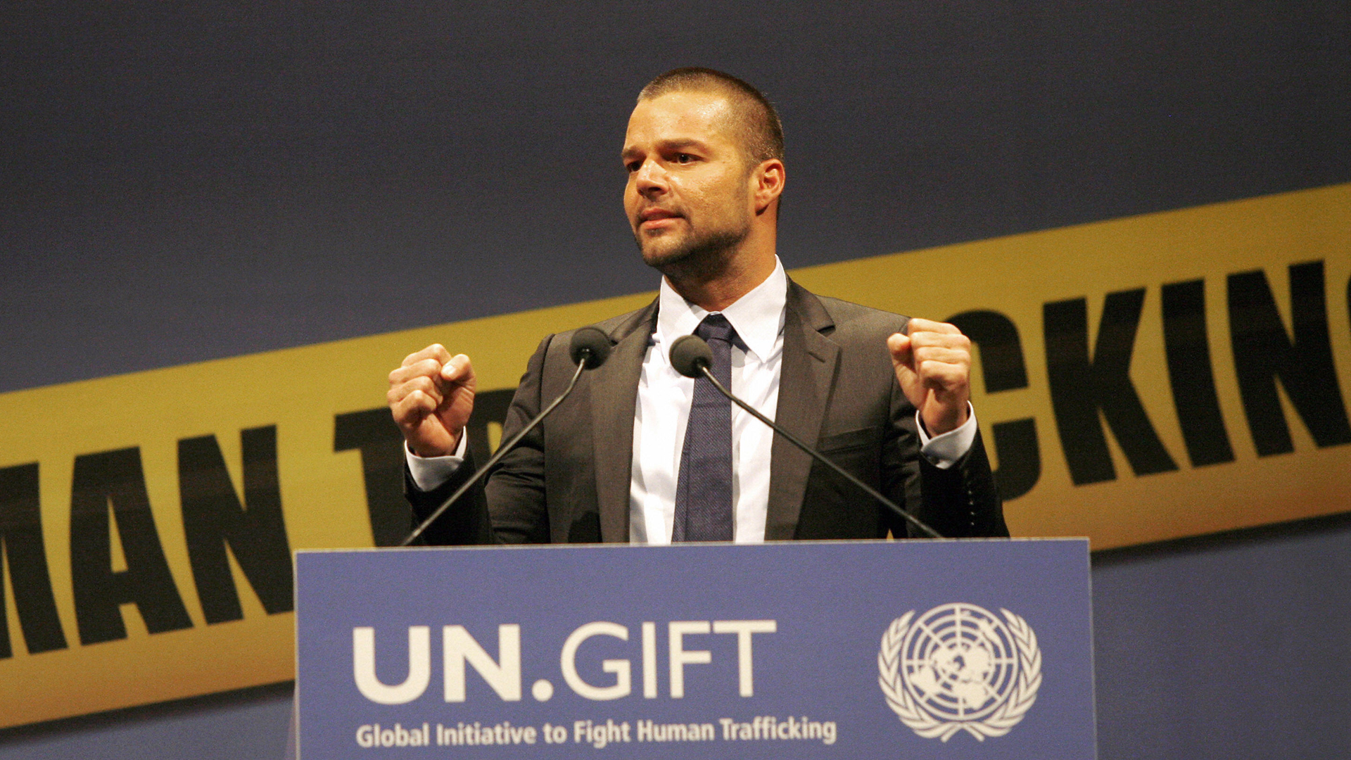 Famosos y Generosos: Ricky Martin, comprometido por los niños ...