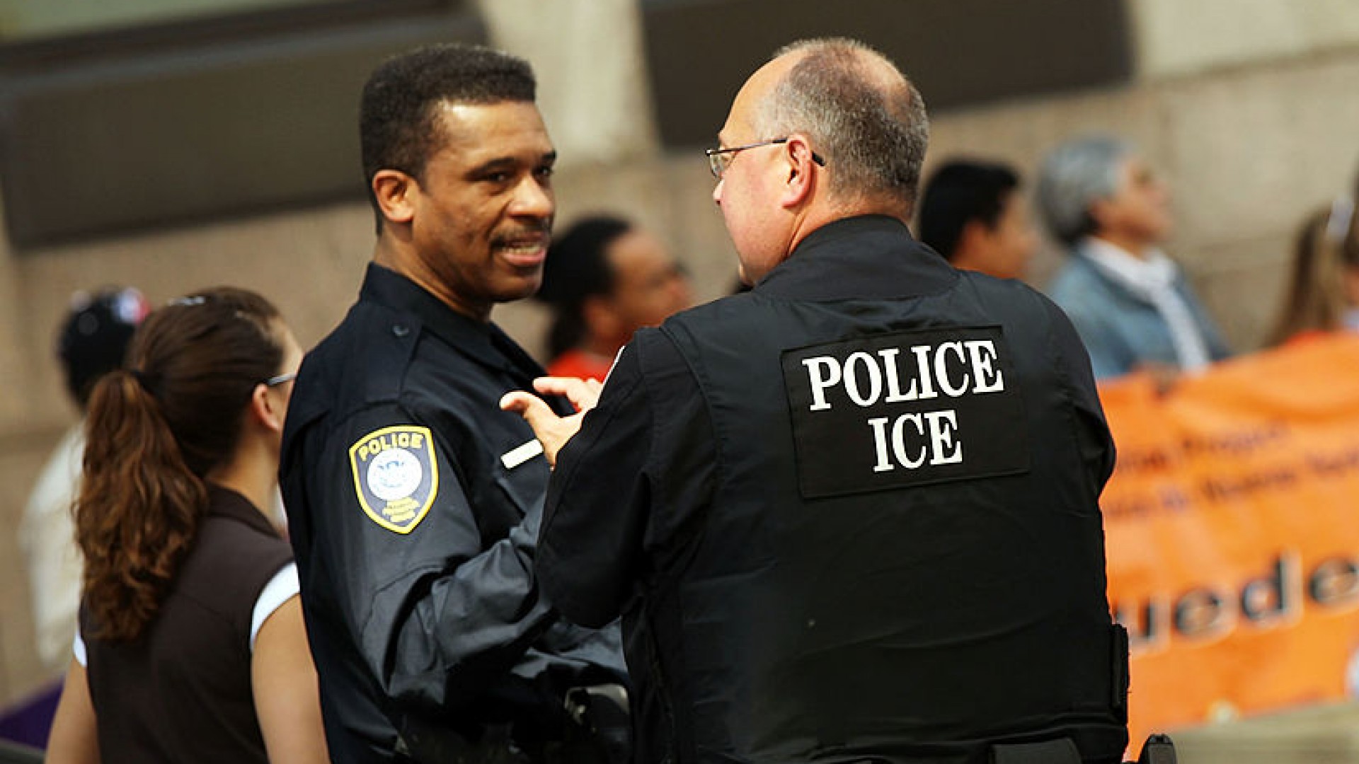 Lo que debes saber si llega un agente de ICE a tu casa: esta es la ...