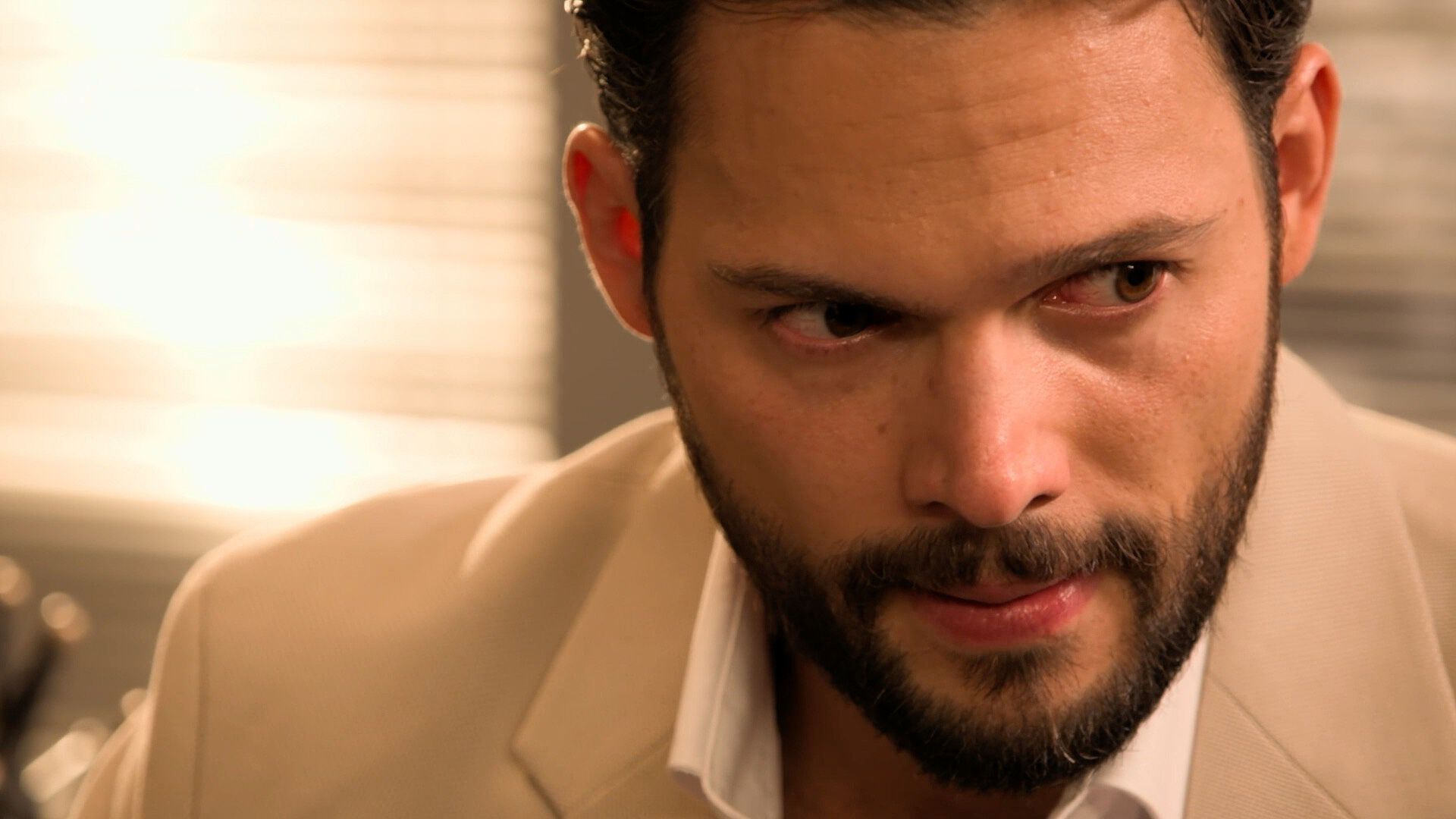 José Emilio rechaza perdonar a su padre | Shows Vivir de Amor | Las ...