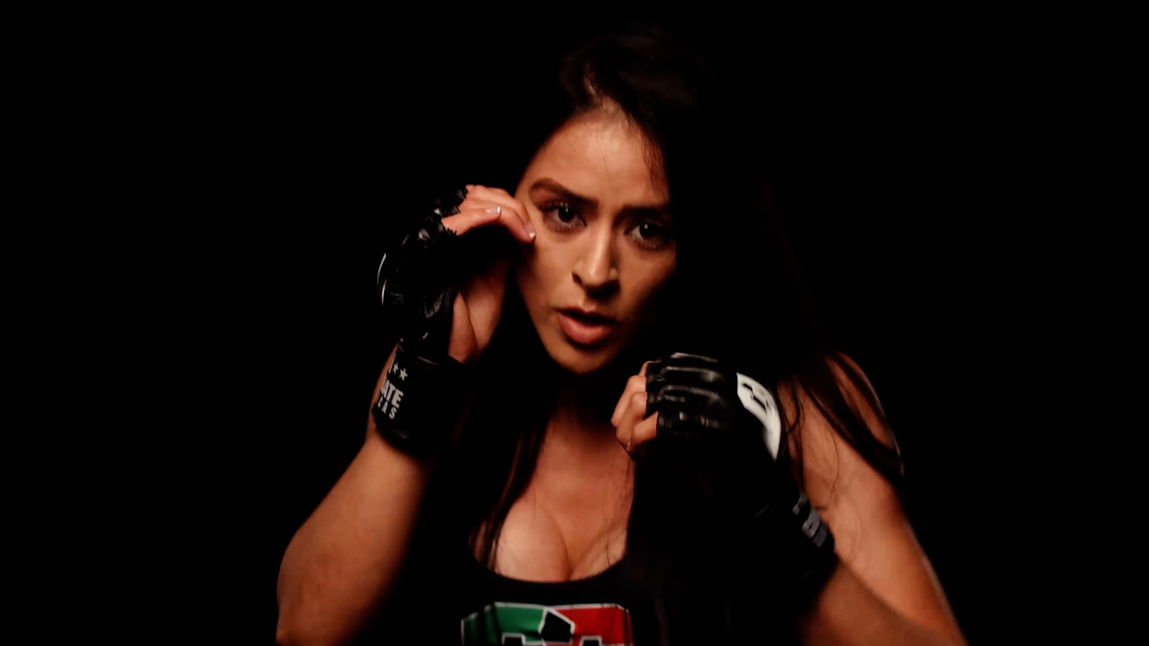 'La Loba Acosta' enciende Combate Global con su regreso ante Celimen ...