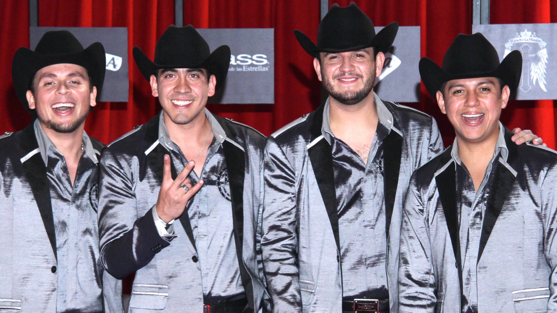 Calibre 50 puso a bailar y a cantar a buena parte de la ciudad de ...