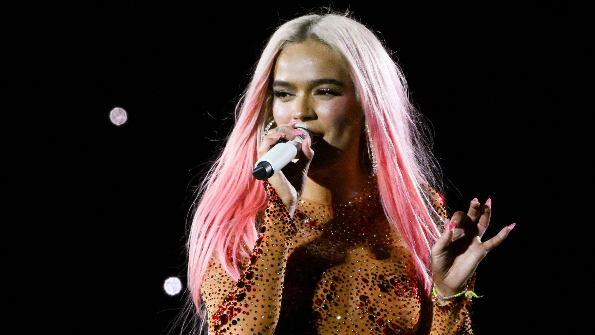 Cambian la letra a polémica canción de Karol G '+57' y debaten proyecto ...