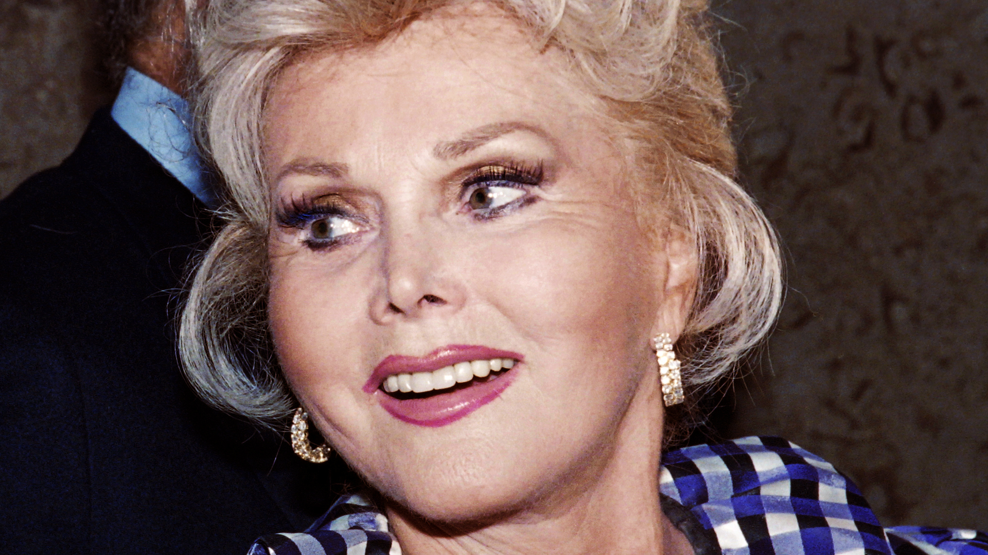 Hijo adoptivo de Zsa Zsa Gabor muere una semana después que ella ...