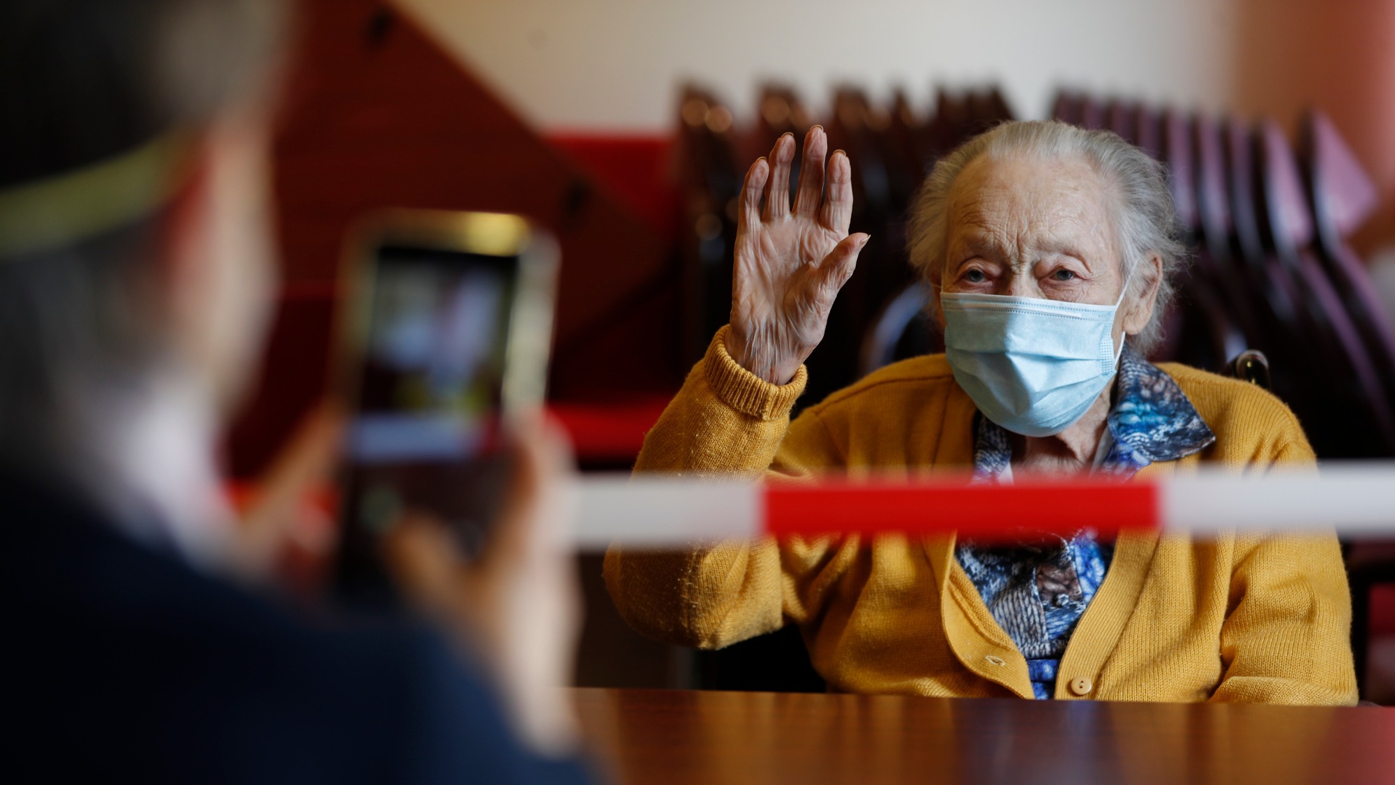 Asilos de ancianos se quedan con los cheques de estímulo por ...