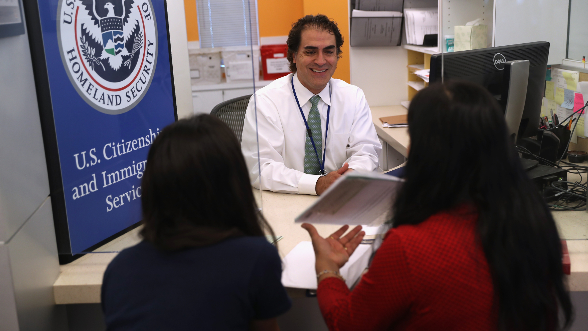 Visa ‘VAWA’ puede ayudar a indocumentados víctimas de violencia ...